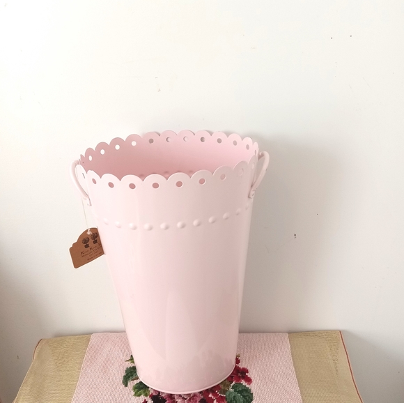 Source Unknown | Accents | Nwt 5 Oval Scalloped Pink Metal Flower ...